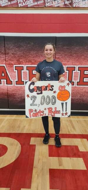 Leonard scores 2,000th career point | News Democrat